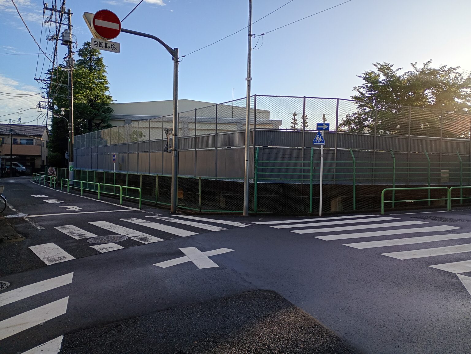 統廃合で揺れる旭町の「練馬区立豊渓中学校」。県境と区境に囲まれた全校生徒137名5学級の中学校の行方。 – なりますチャンネル